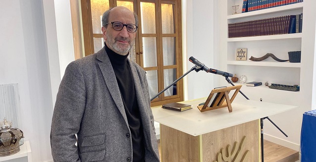 La nueva sede de Bet El Madrid, con su presidente, Ariel Liberman